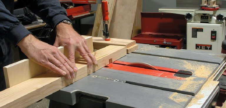 How to Build a Table Saw Workstation in 10 Essential Methods