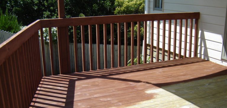 How to Stain Deck Railing | Easy Detailed Guide (2025)